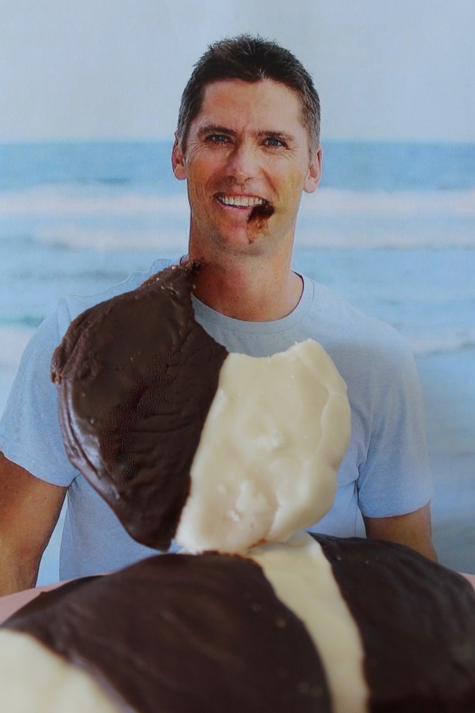 Simon Black and White Cookie – Fame Hungry