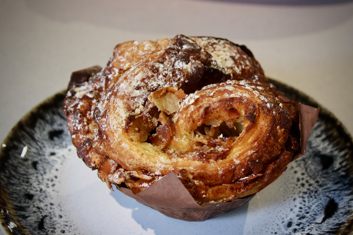 Apple & Almond Cinnamoon Bun – Fame Hungry